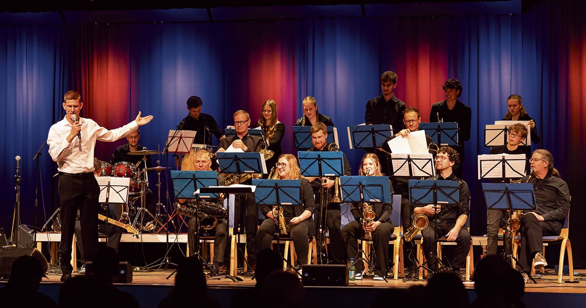 Bigband bringt Festsaal zum Grooven